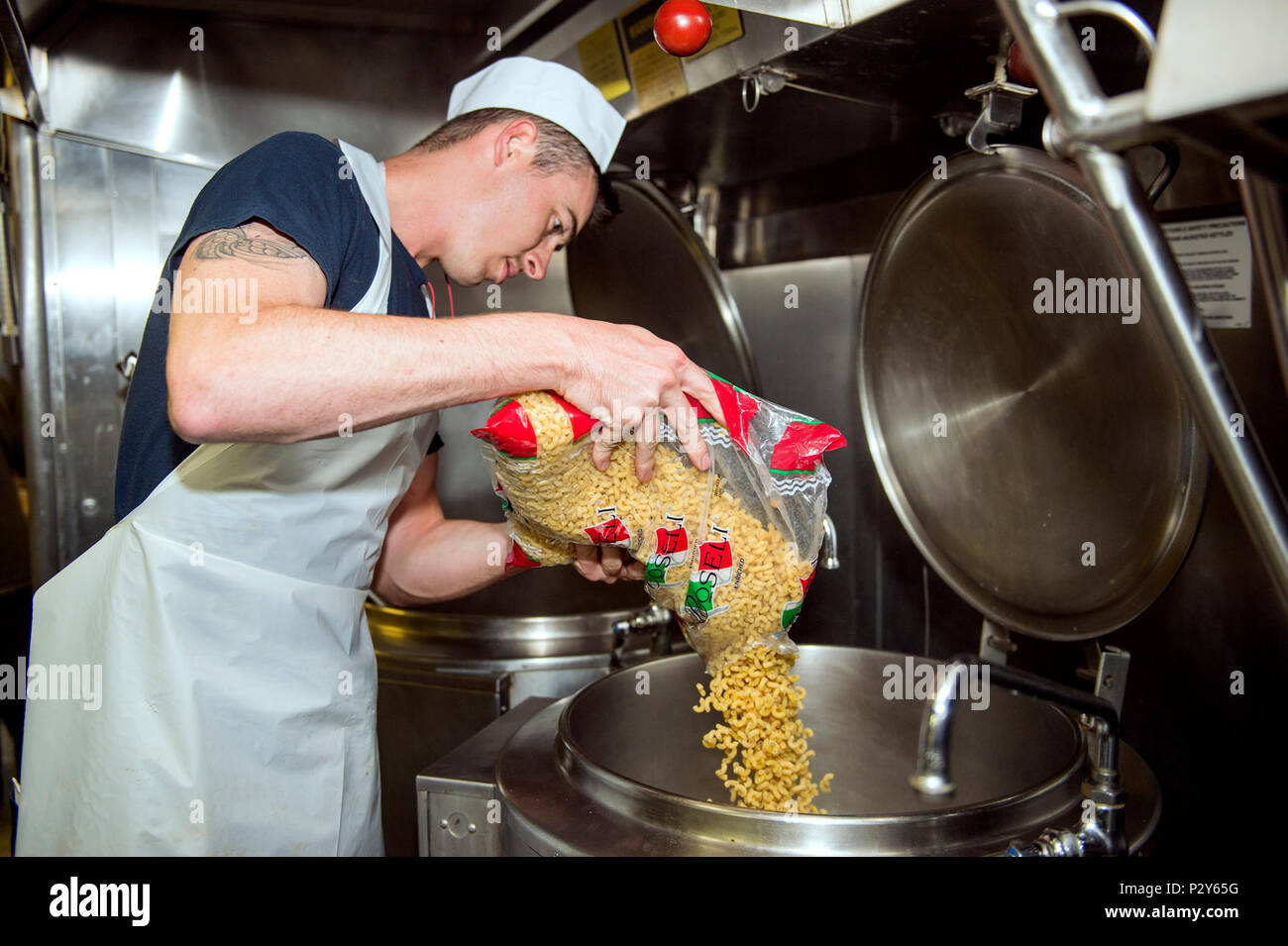 160805-N-FT178-019 PACIFIC OCEAN (August 5, 2016) Culinary Specialist ...