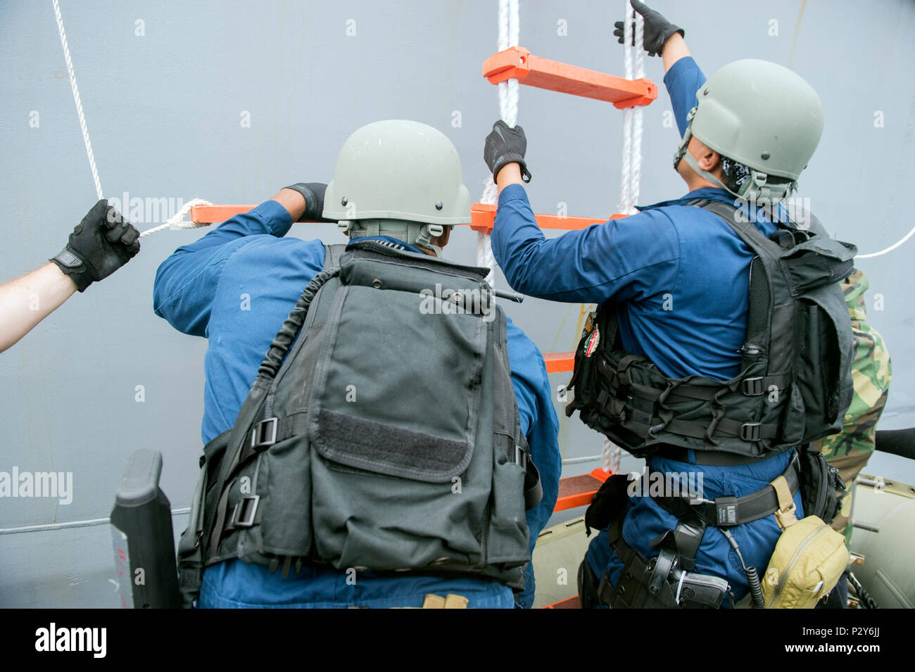 160806-N-FT178-169 PACIFIC OCEAN (August 6, 2016) Fire Controlman 2nd ...