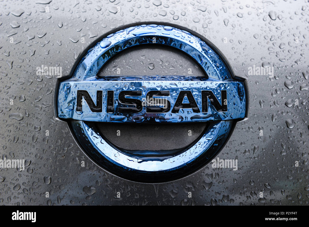Nissan badge hi-res stock photography and images - Alamy