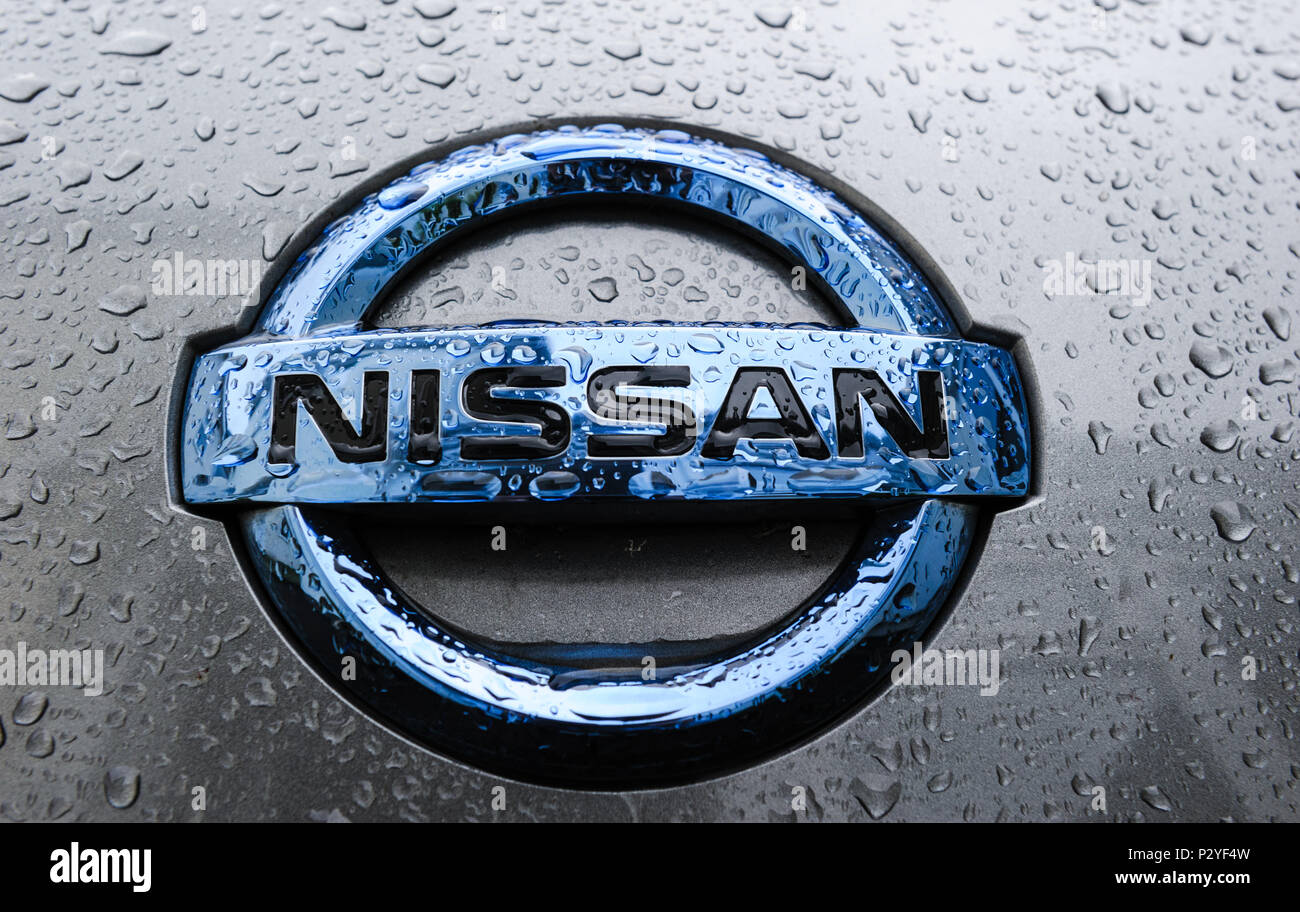 Nissan badge hi-res stock photography and images - Alamy