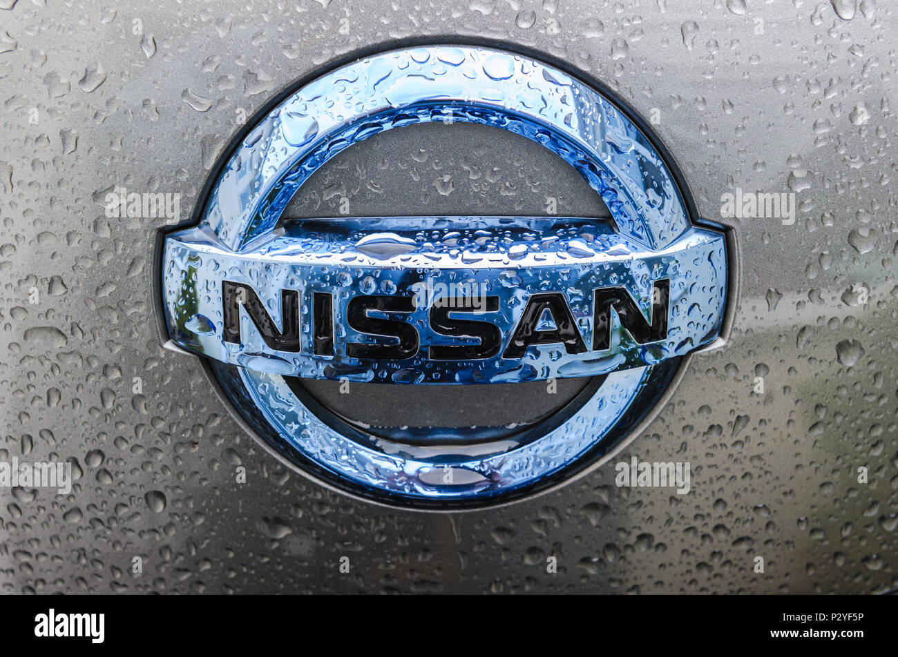 Nissan badge hi-res stock photography and images - Alamy