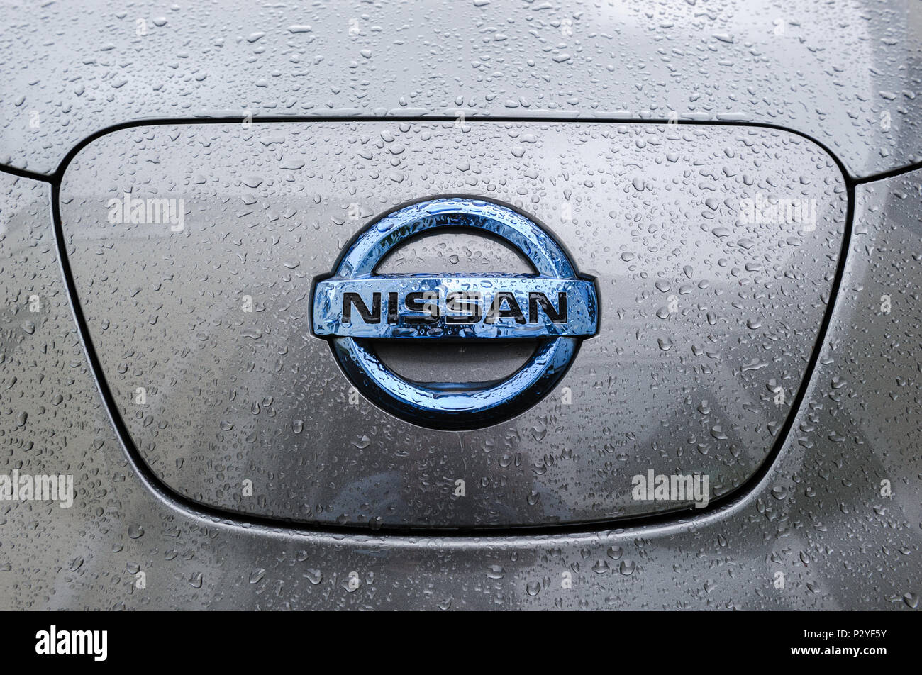 Nissan badge hi-res stock photography and images - Alamy