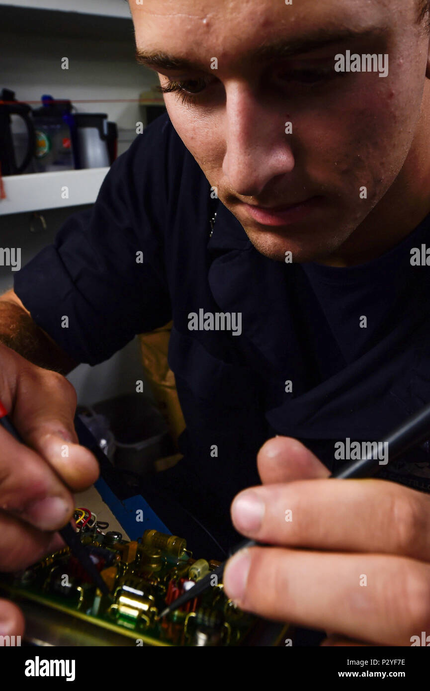 160808-N-FP878-084 MEDITERRANEAN SEA (Aug. 8, 2016) – Cryptologic ...