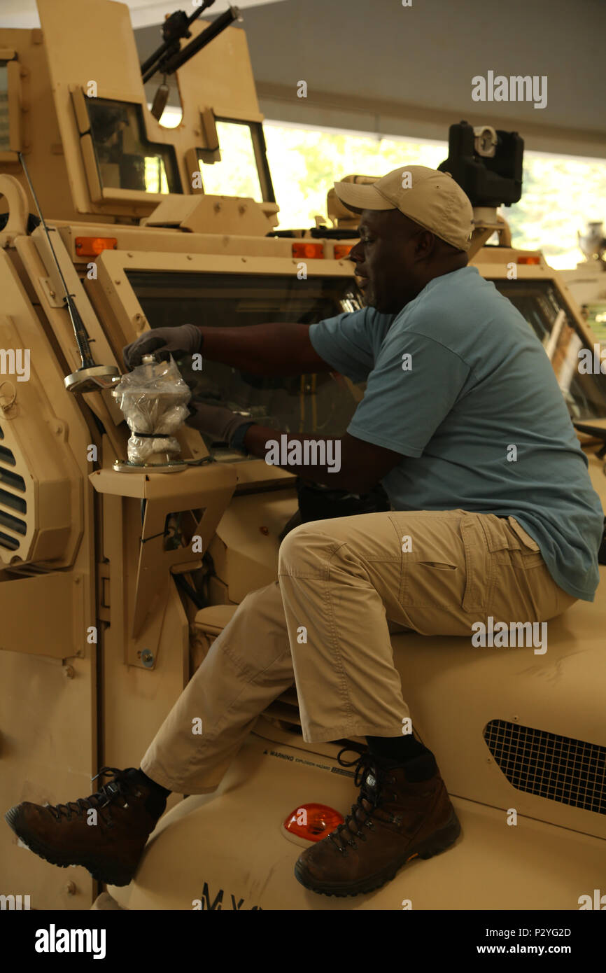 Global combat support system marine corps hi-res stock photography and ...