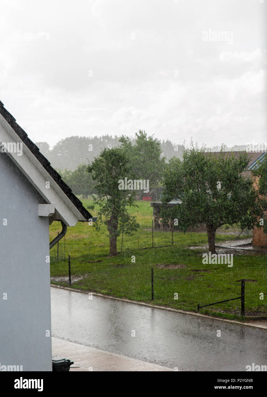 Rain room hi-res stock photography and images - Alamy