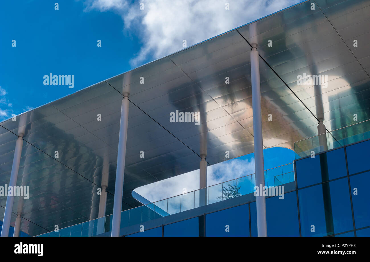 Bbc cardiff hq hi-res stock photography and images - Alamy