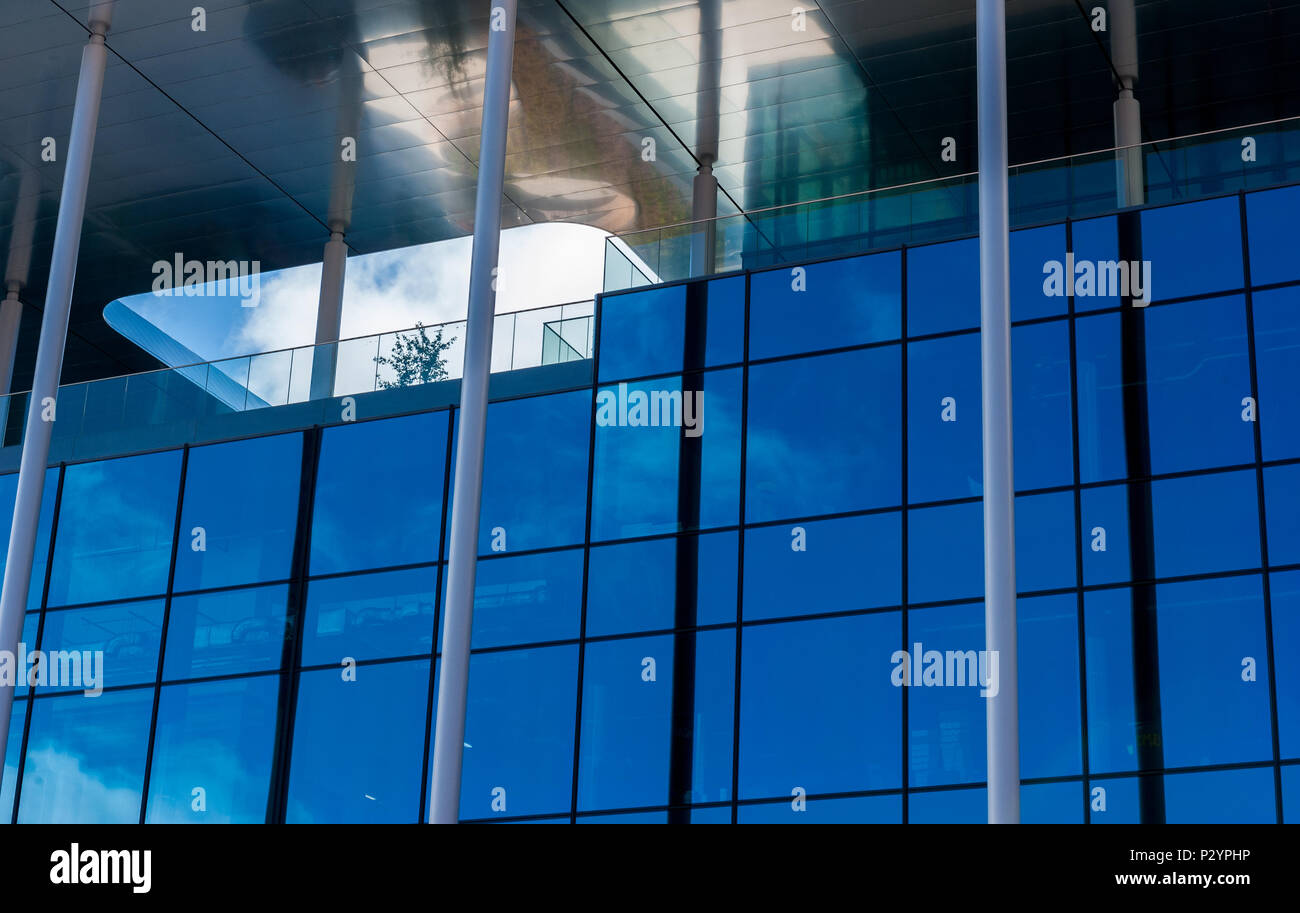 Cardiff bbc building hi-res stock photography and images - Alamy