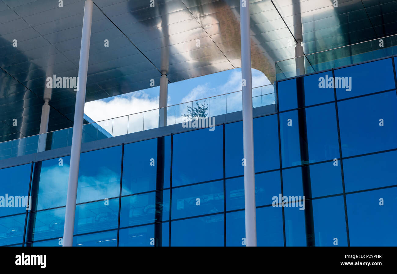 Bbc cardiff hq hi-res stock photography and images - Alamy