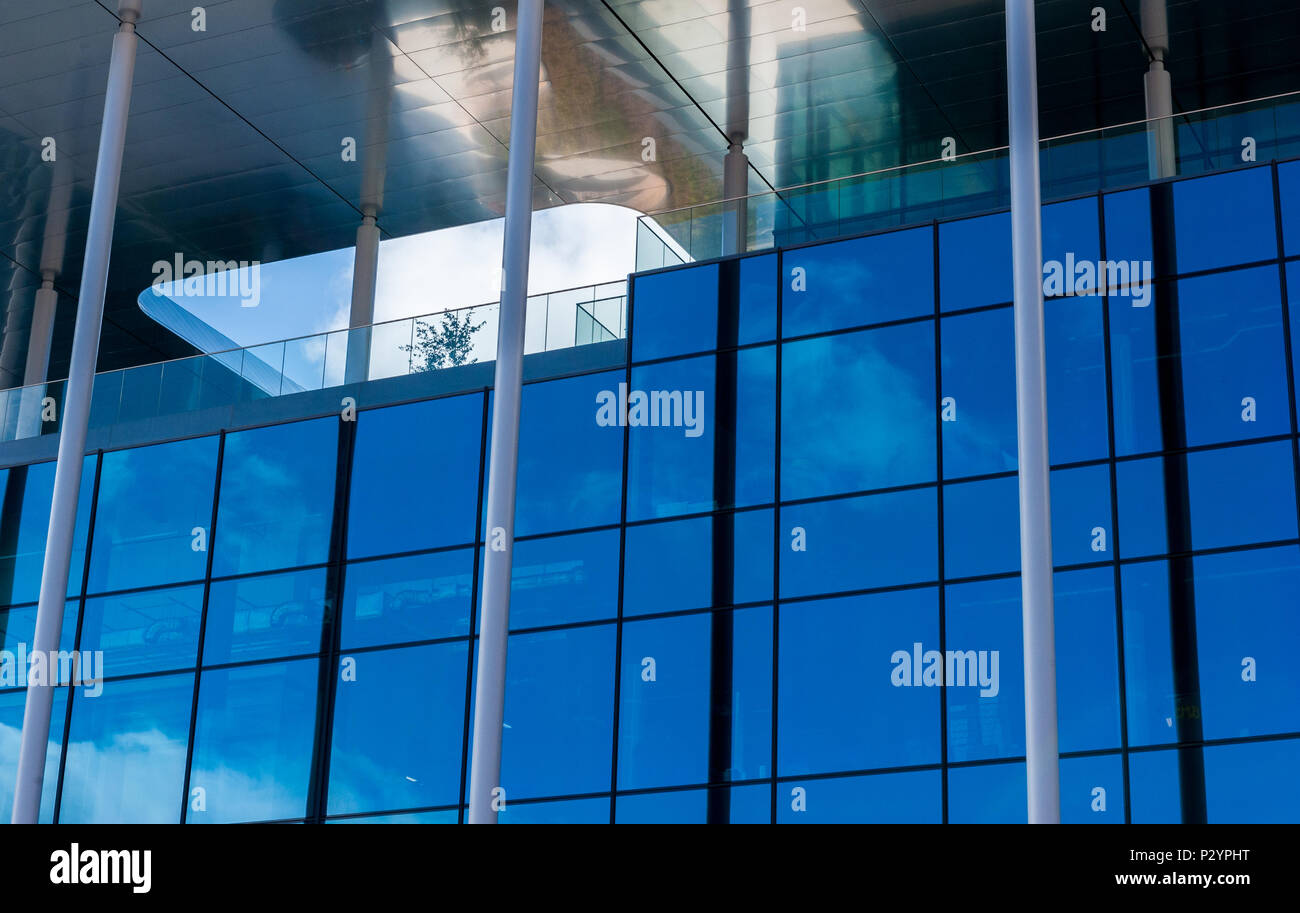 Bbc cardiff hq hi-res stock photography and images - Alamy