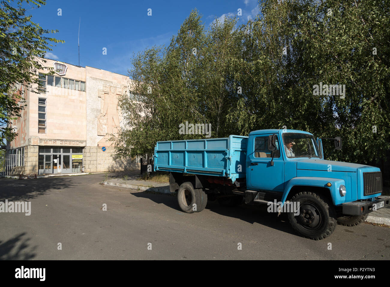 Truck factory building hi-res stock photography and images - Alamy