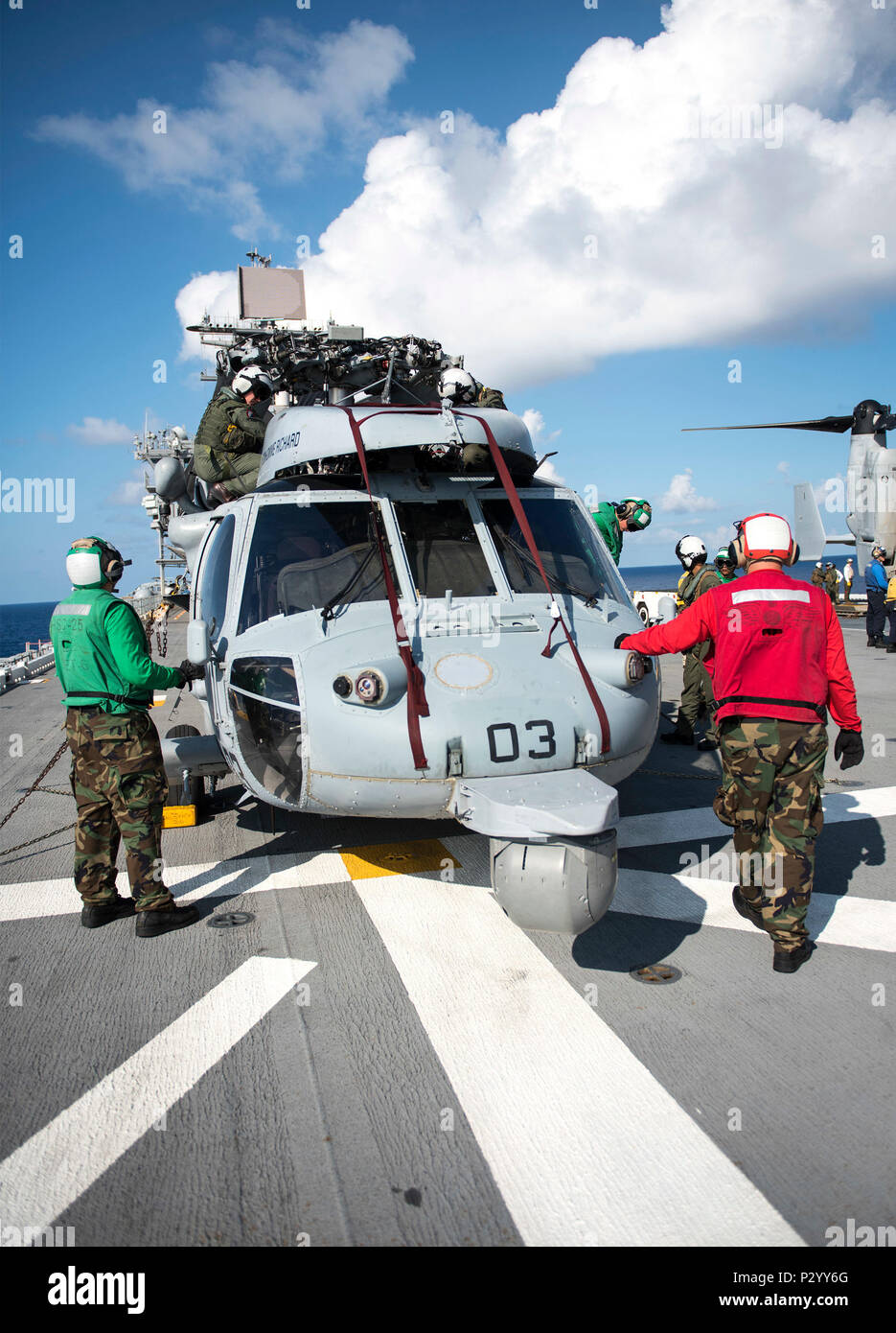Un mh 60s seahawk helicopter hi-res stock photography and images - Alamy