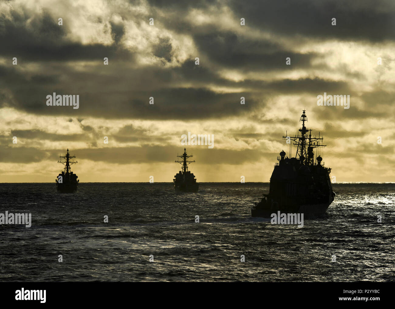 Arleigh Burke-class guided missile destroyers USS Howard (DDG 83), USS ...
