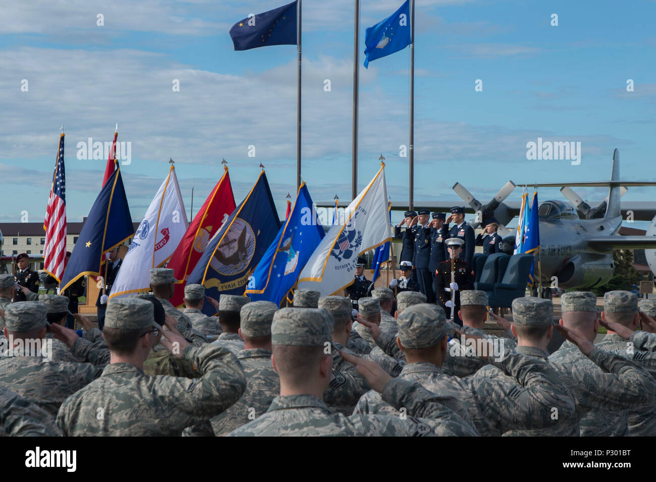 Air Force Lt. Gen. Russell Handy relinquishes command of the Alaskan ...