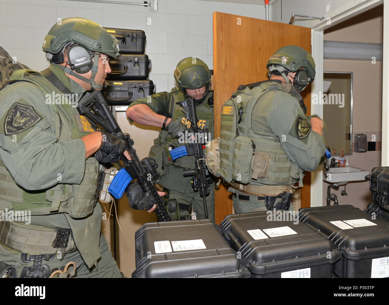 Yuba County Sheriff's Department SWAT breach and search a building ...
