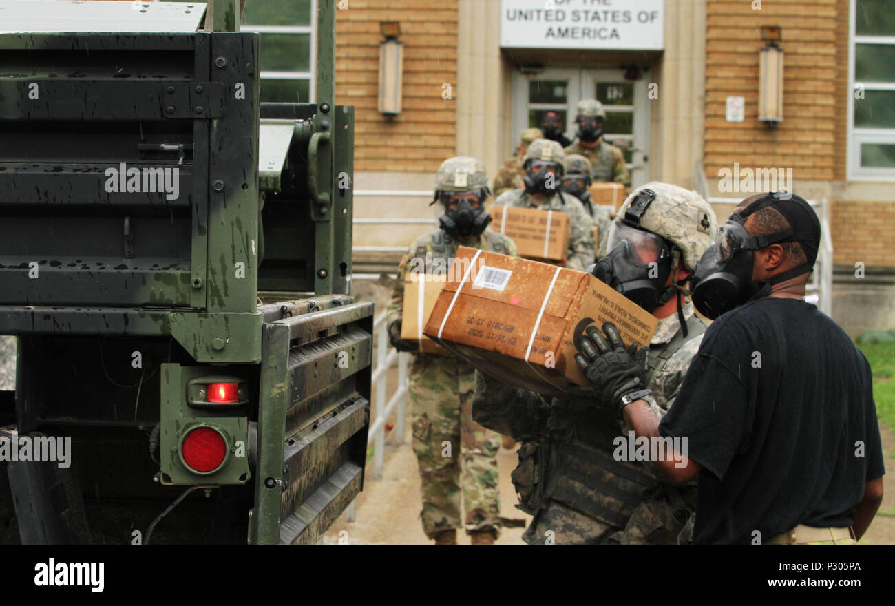 Soldiers with Echo Forward Support Company, 326th Brigade Engineer ...
