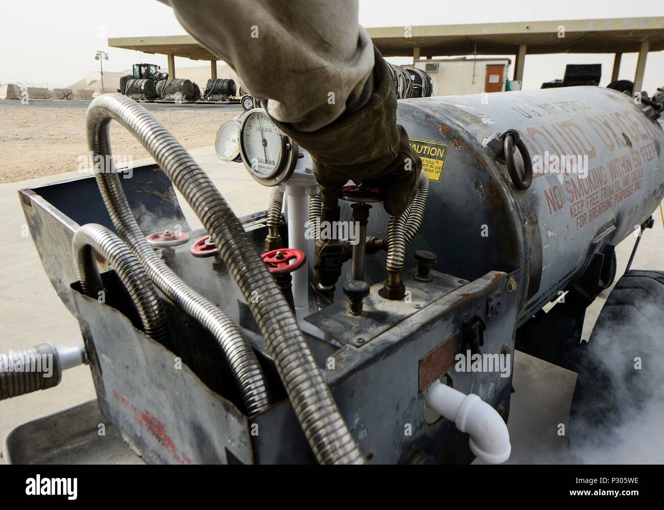 Liquid nitrogen tanks hi-res stock photography and images - Alamy