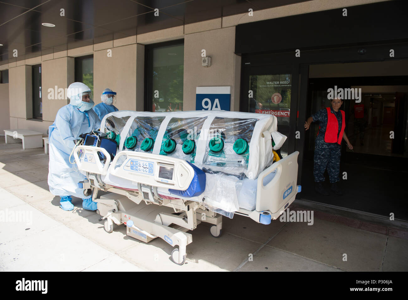 Ebola patient isolation hi-res stock photography and images - Alamy