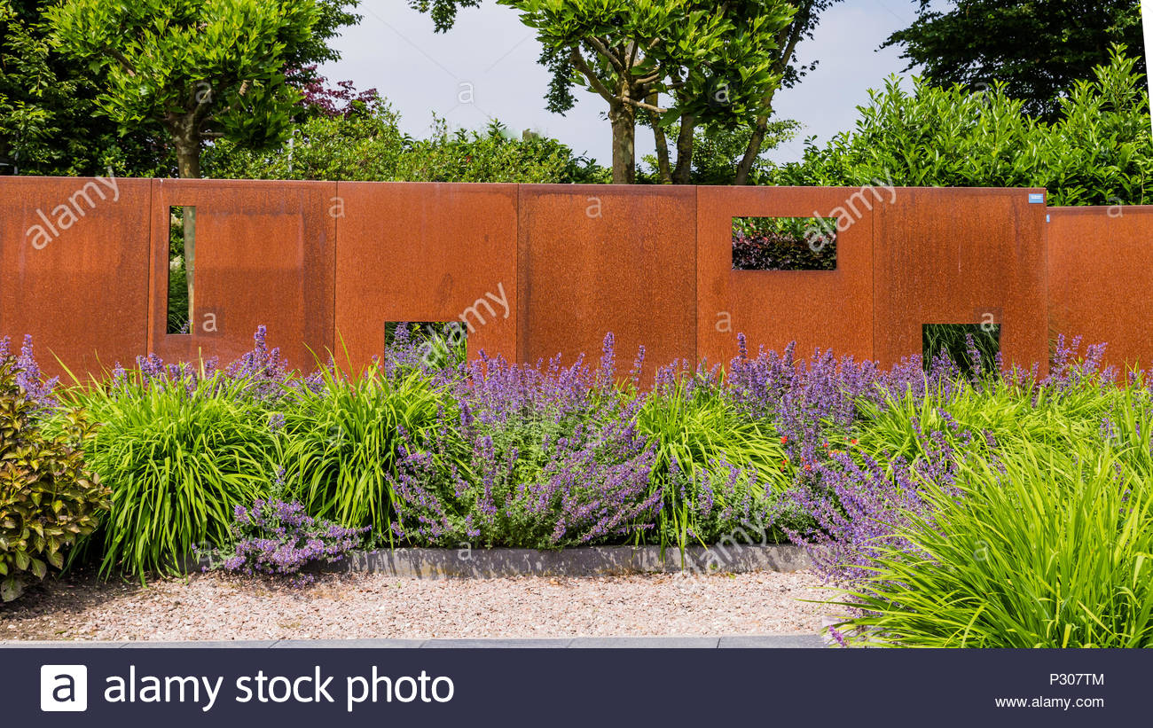 Rusted Metal Screen High Resolution Stock Photography and Images - Alamy