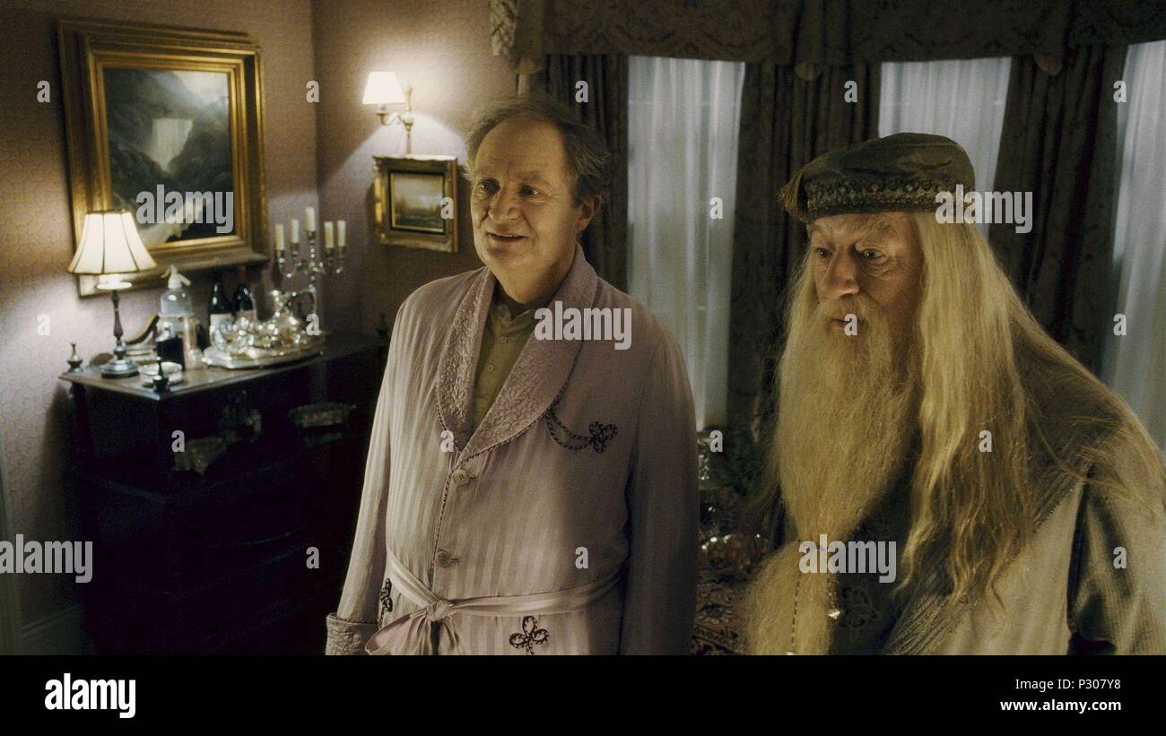 Jim broadbent harry potter hi-res stock photography and images - Alamy