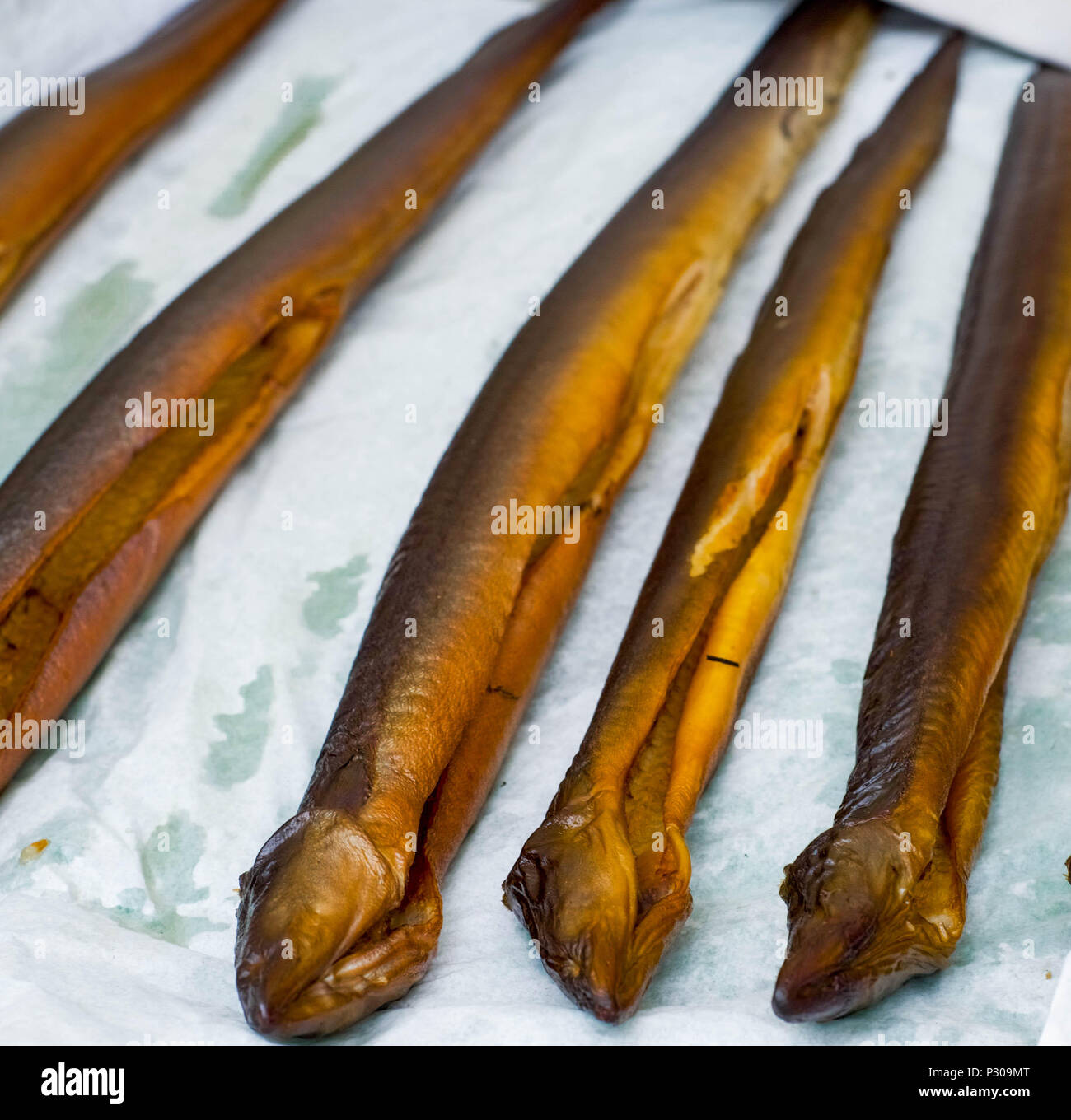 Smoked fish head hi-res stock photography and images - Alamy
