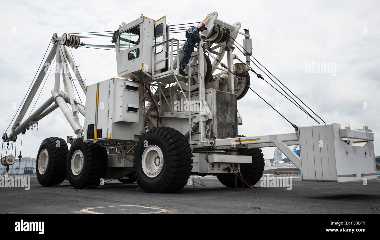 160812-N-NF288-283 YOKOSUKA, Japan (Aug. 12, 2016) Aviation Boatswain’s ...