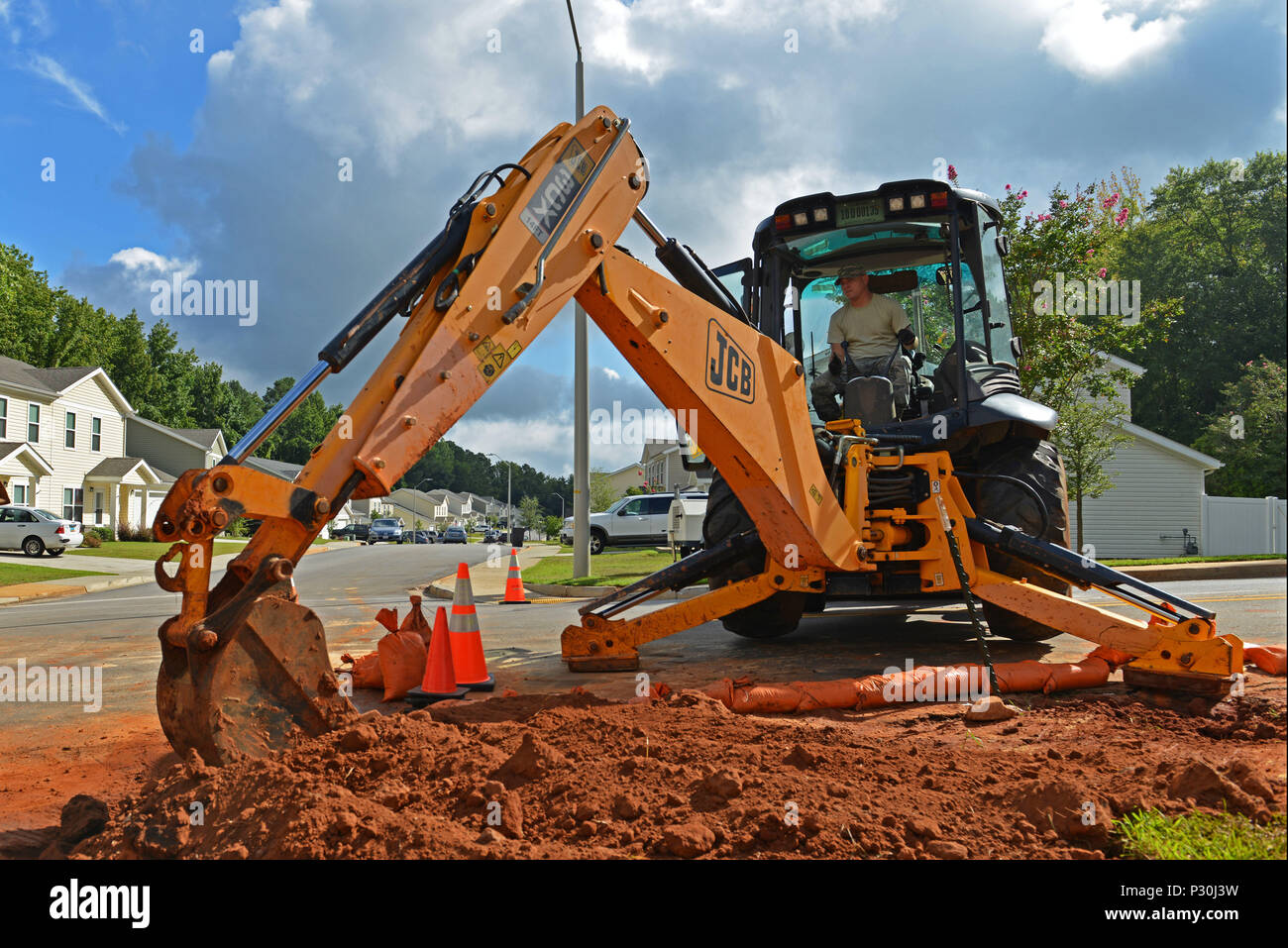 U.S. Air Force Tech. Sgt. Jamie Davis, 20th Civil Engineer Squadron ...