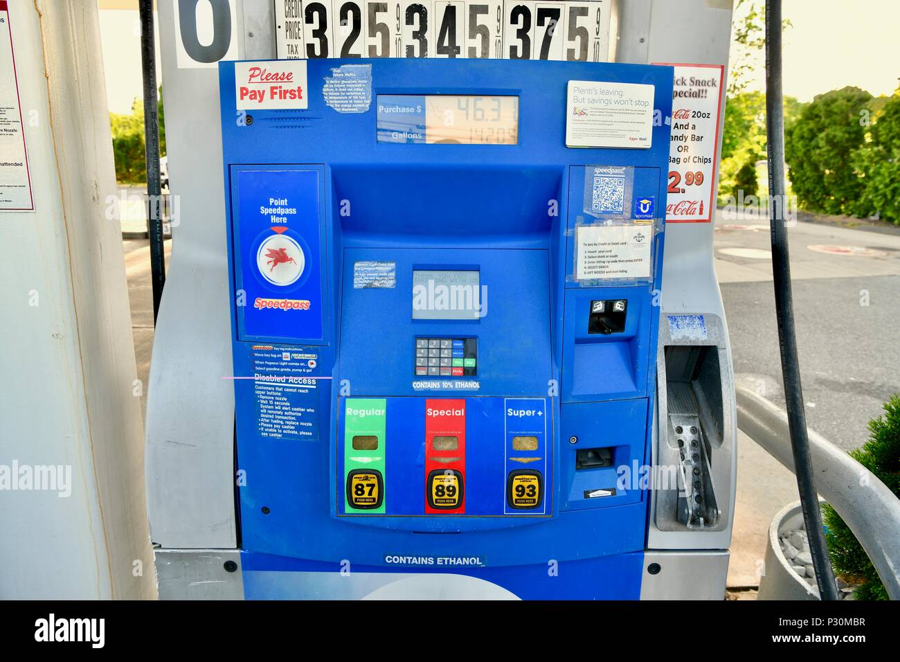 Gas pump displaying prices Stock Photo - Alamy