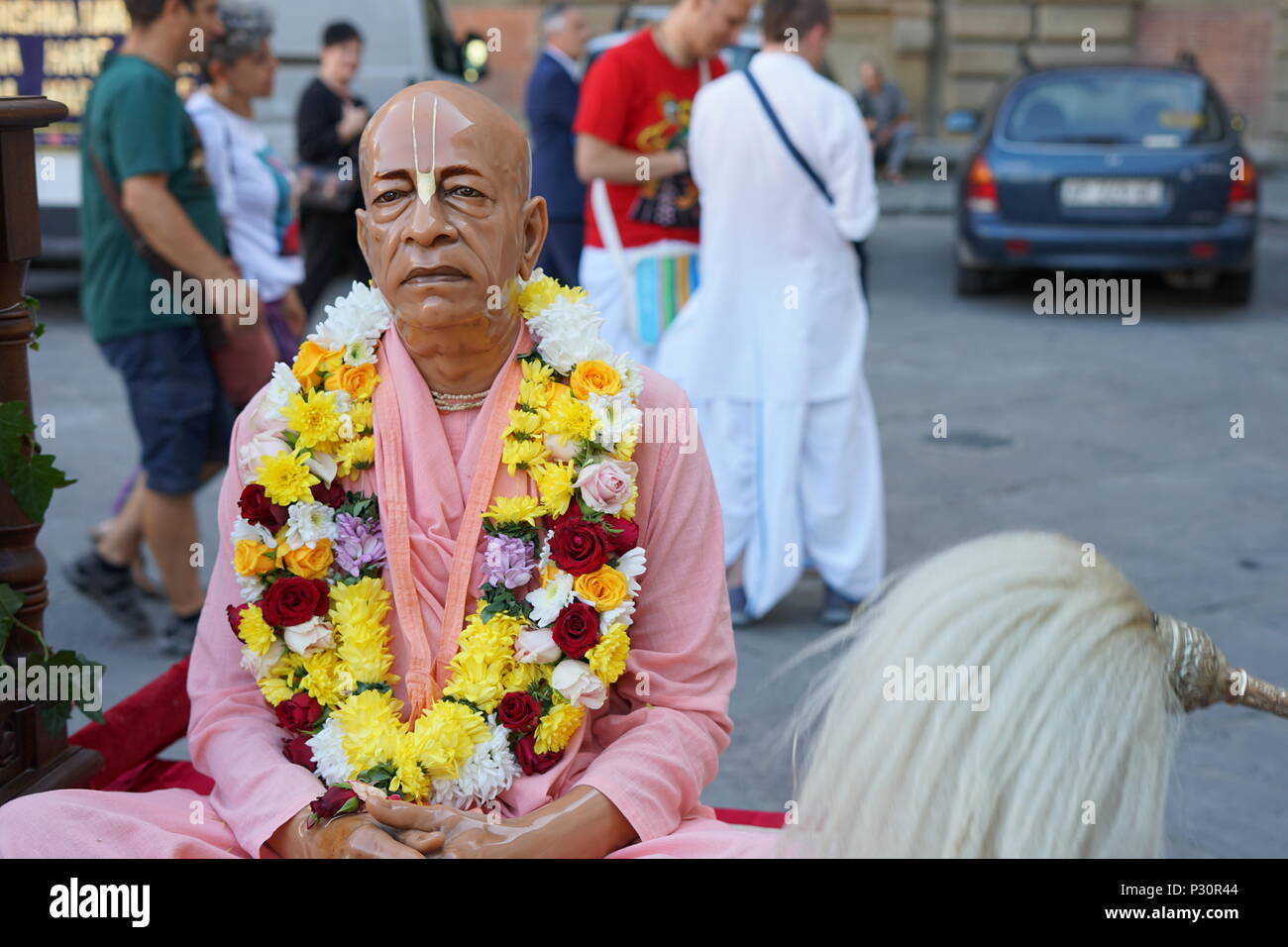 Fanning the statue of an Indian Saint Stock Photo - Alamy