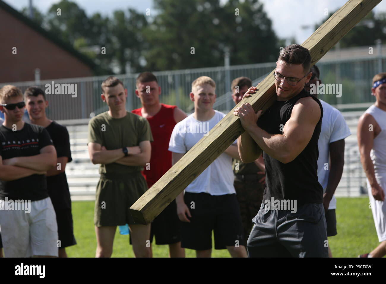 Log toss hi-res stock photography and images - Alamy