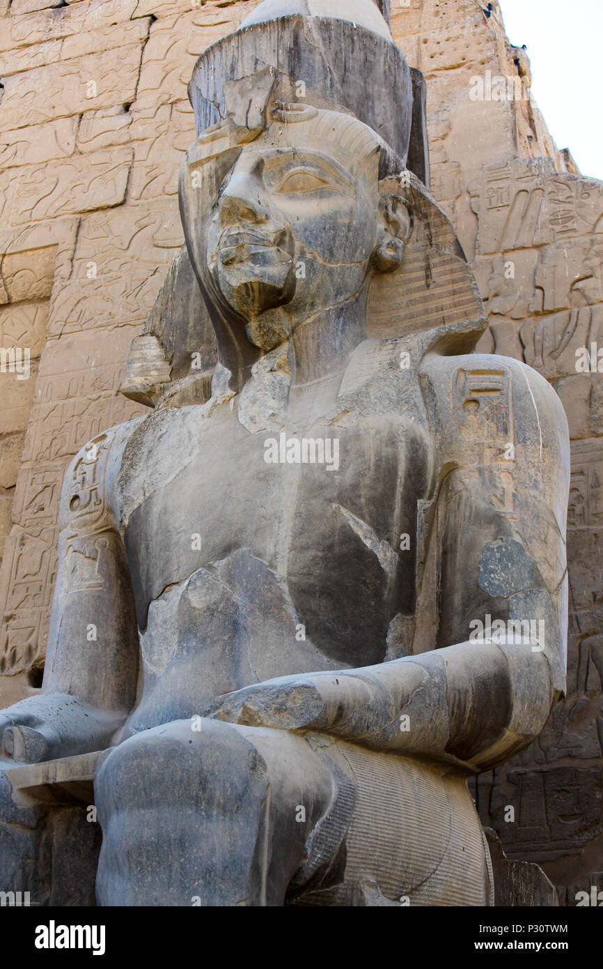 Pharaoh Statue Karnak Temple 1 Stock Photo - Alamy