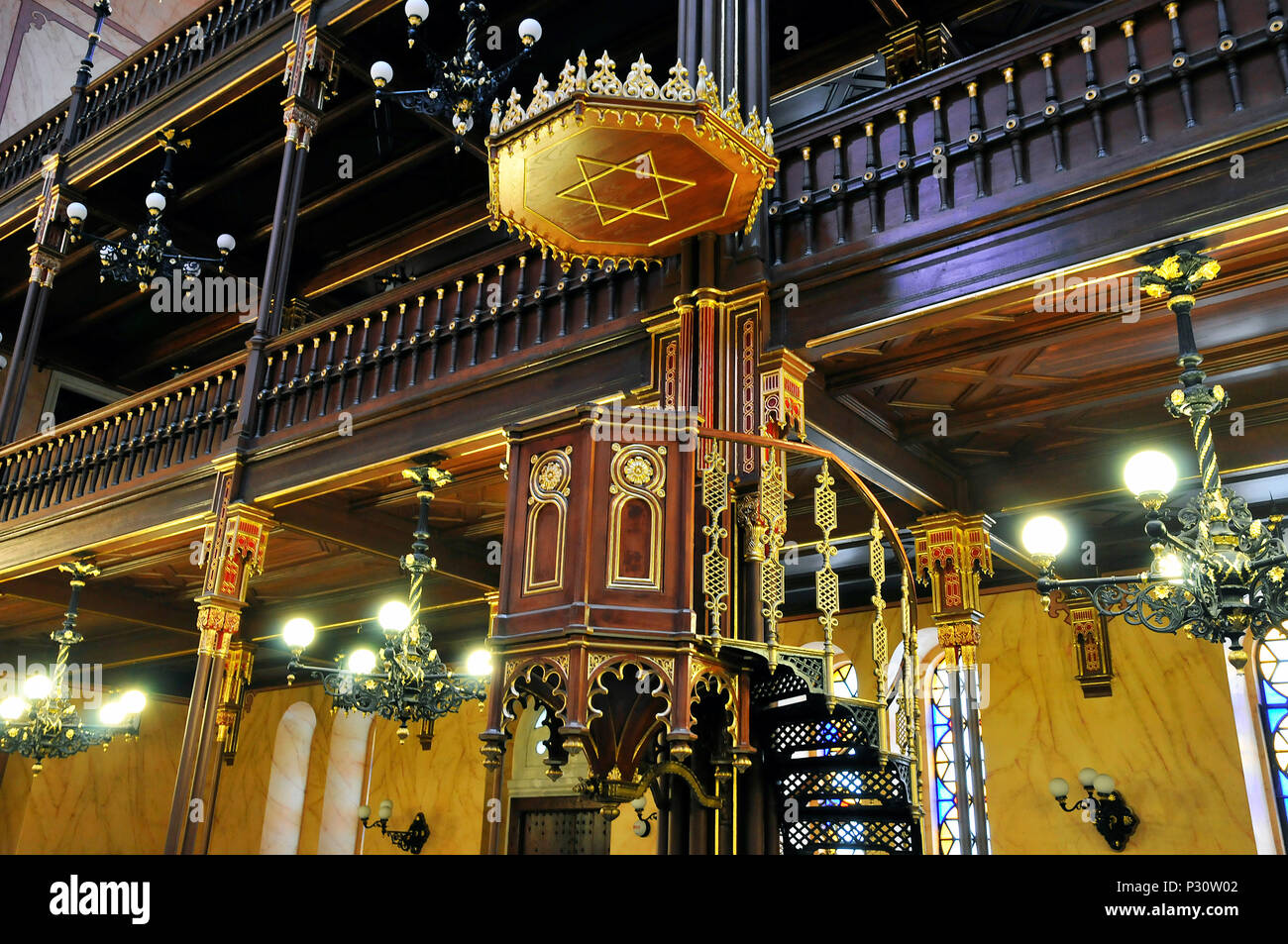 Inside of Great Synagogue, also known as Dohány Street Synagogue ...