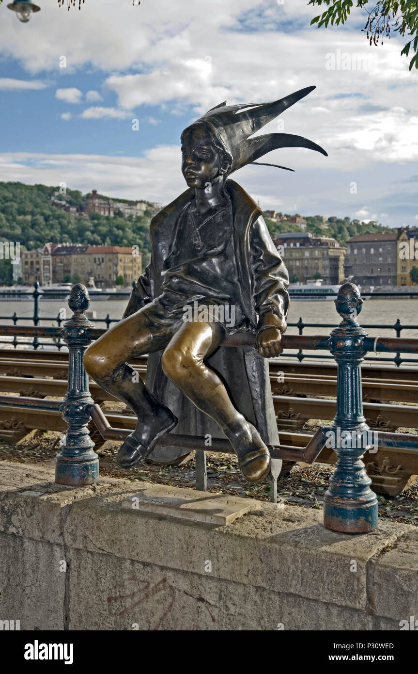 Danube promenade railings hi-res stock photography and images - Alamy