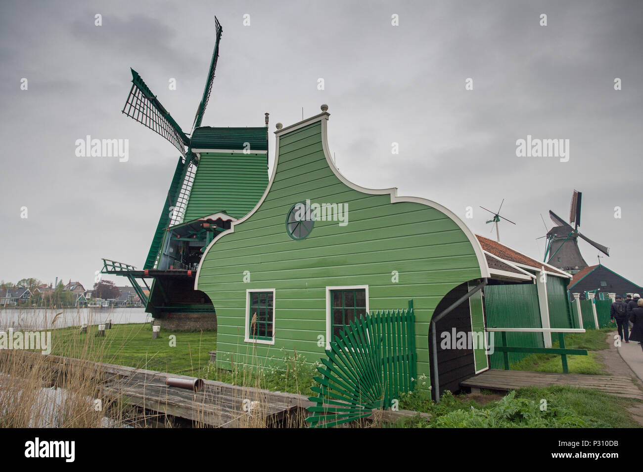 17th century dutch windmills hi-res stock photography and images - Alamy