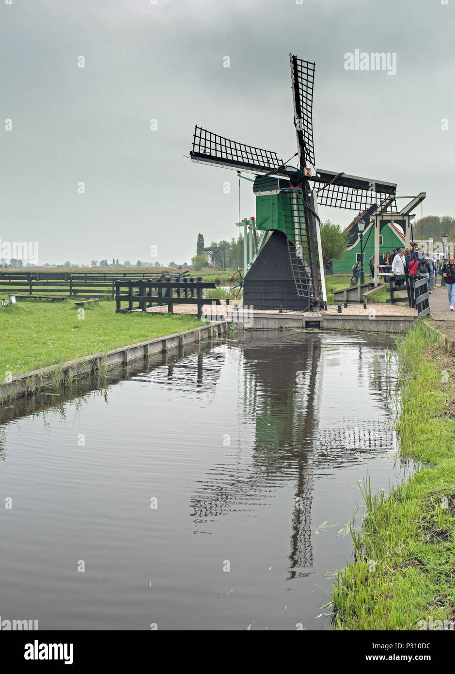 17th century dutch windmills hi-res stock photography and images - Alamy