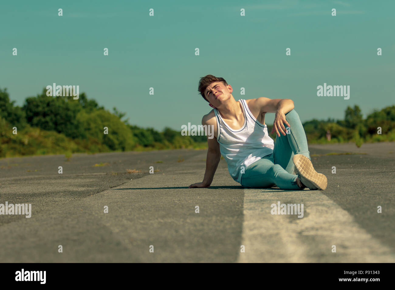 Man sitting outside in the sun hi-res stock photography and images - Alamy