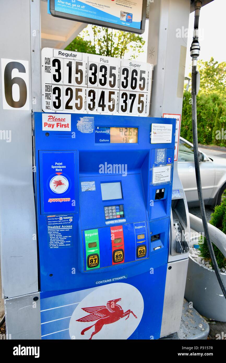 Pump prices hi-res stock photography and images - Alamy