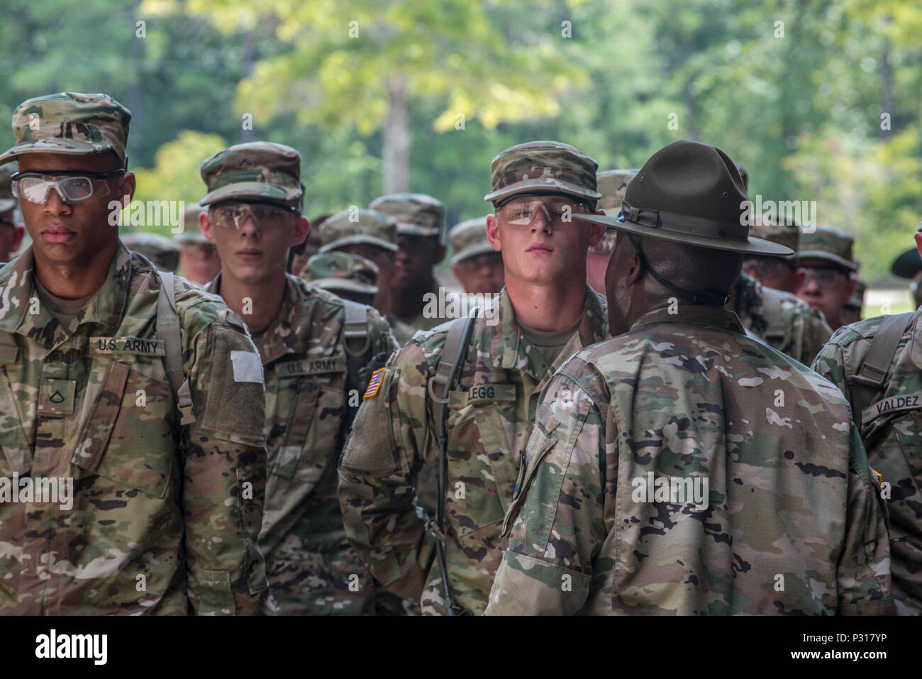 New Soldiers arriving for their first day of Basic Combat Training, Aug ...