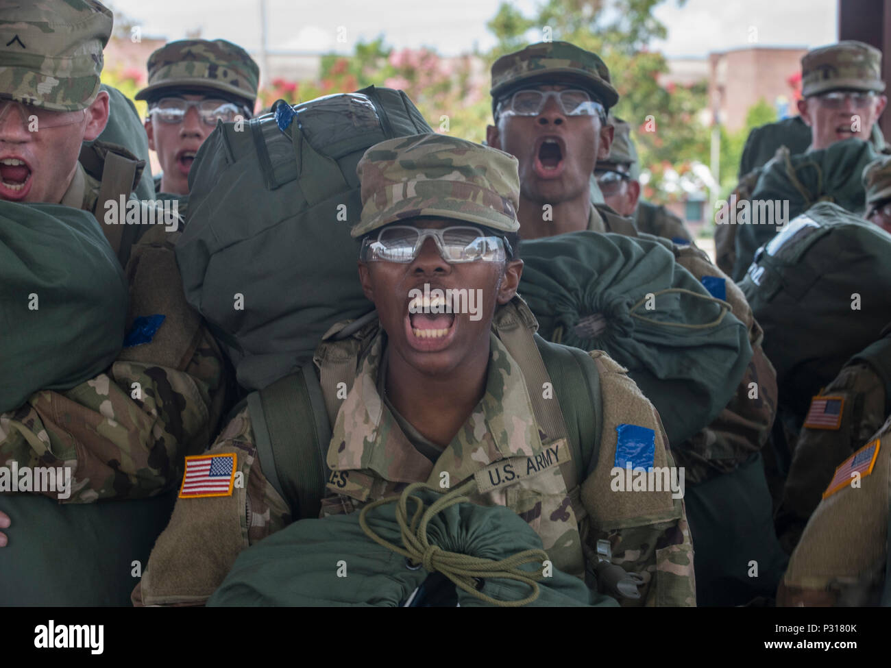 New Soldiers arriving for their first day of Basic Combat Training, Aug ...