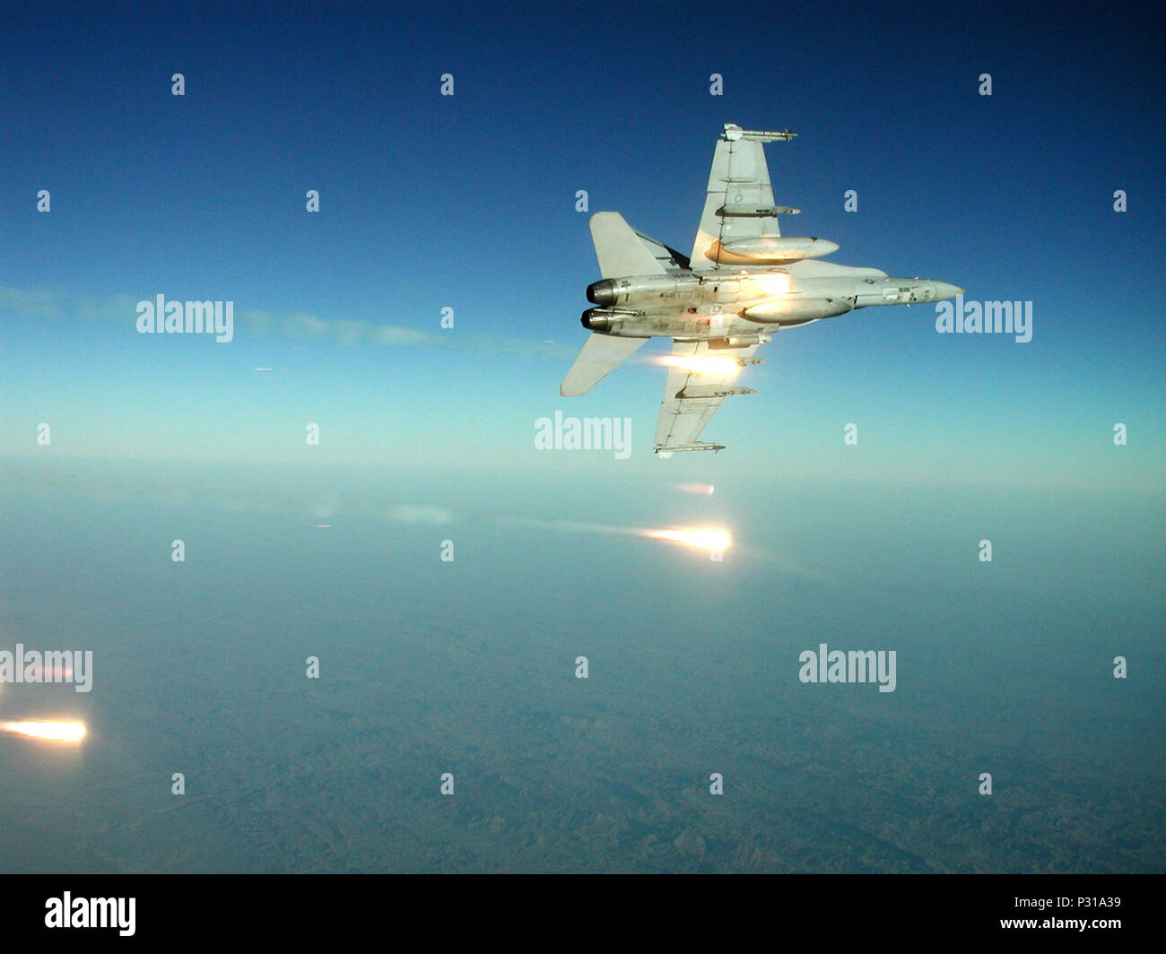 F a 18 hornet missiles hi-res stock photography and images - Alamy