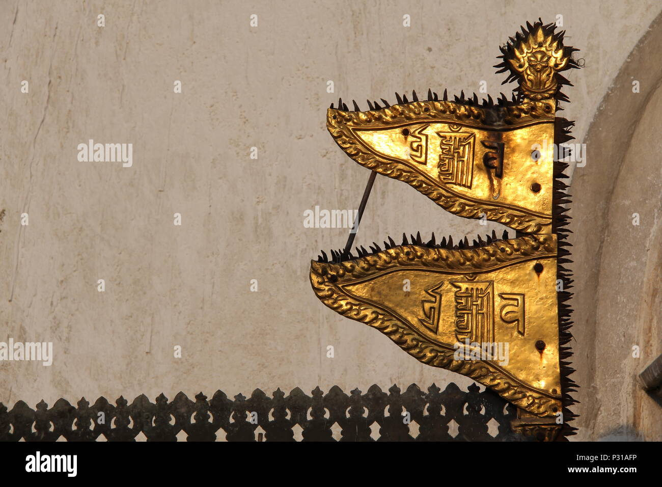 Golden flags hi-res stock photography and images - Alamy