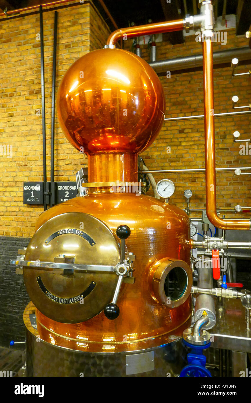 Distillation column hi-res stock photography and images - Alamy