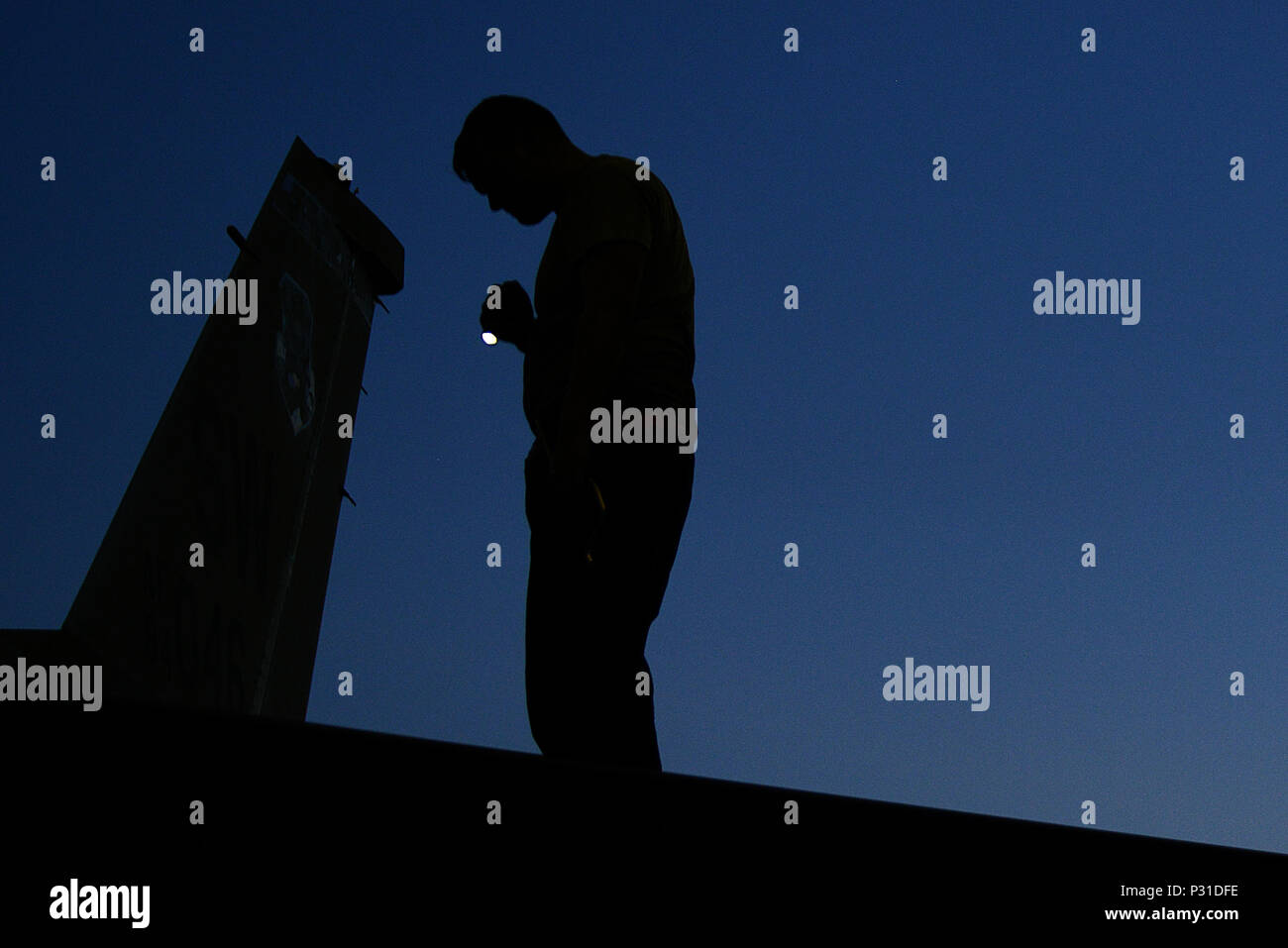 Night time aircraft inspection hi-res stock photography and images - Alamy