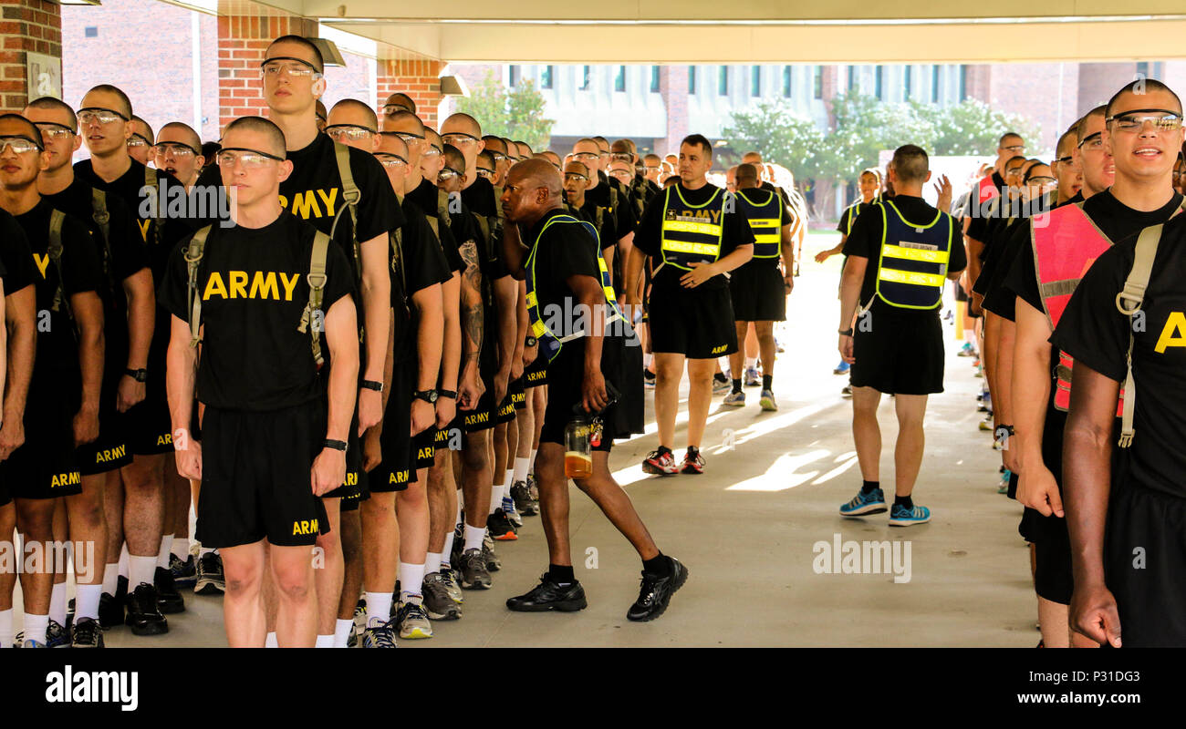 U s army soldiers foxtrot company hi-res stock photography and images ...