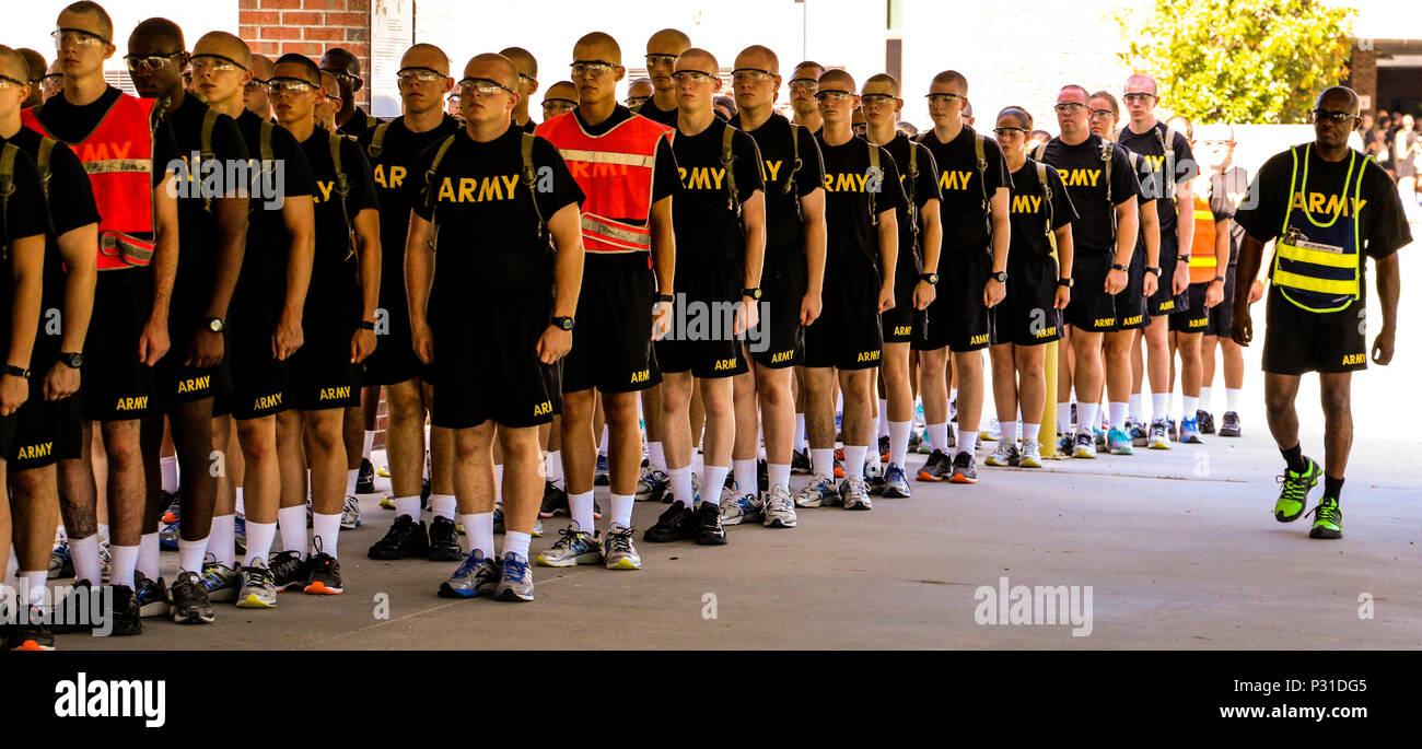 FORT JACKSON, S.C. – Army Reserve Drill Sergeant, Sgt. 1st Class Ervin ...