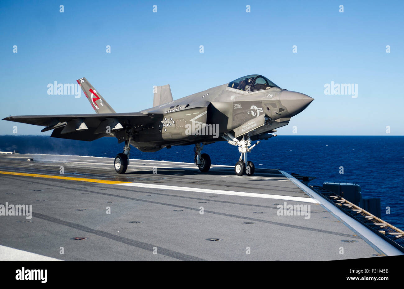 160817-N-YB023-186 ATLANTIC OCEAN (Aug. 17, 2016) - An F-35C Lightning ...