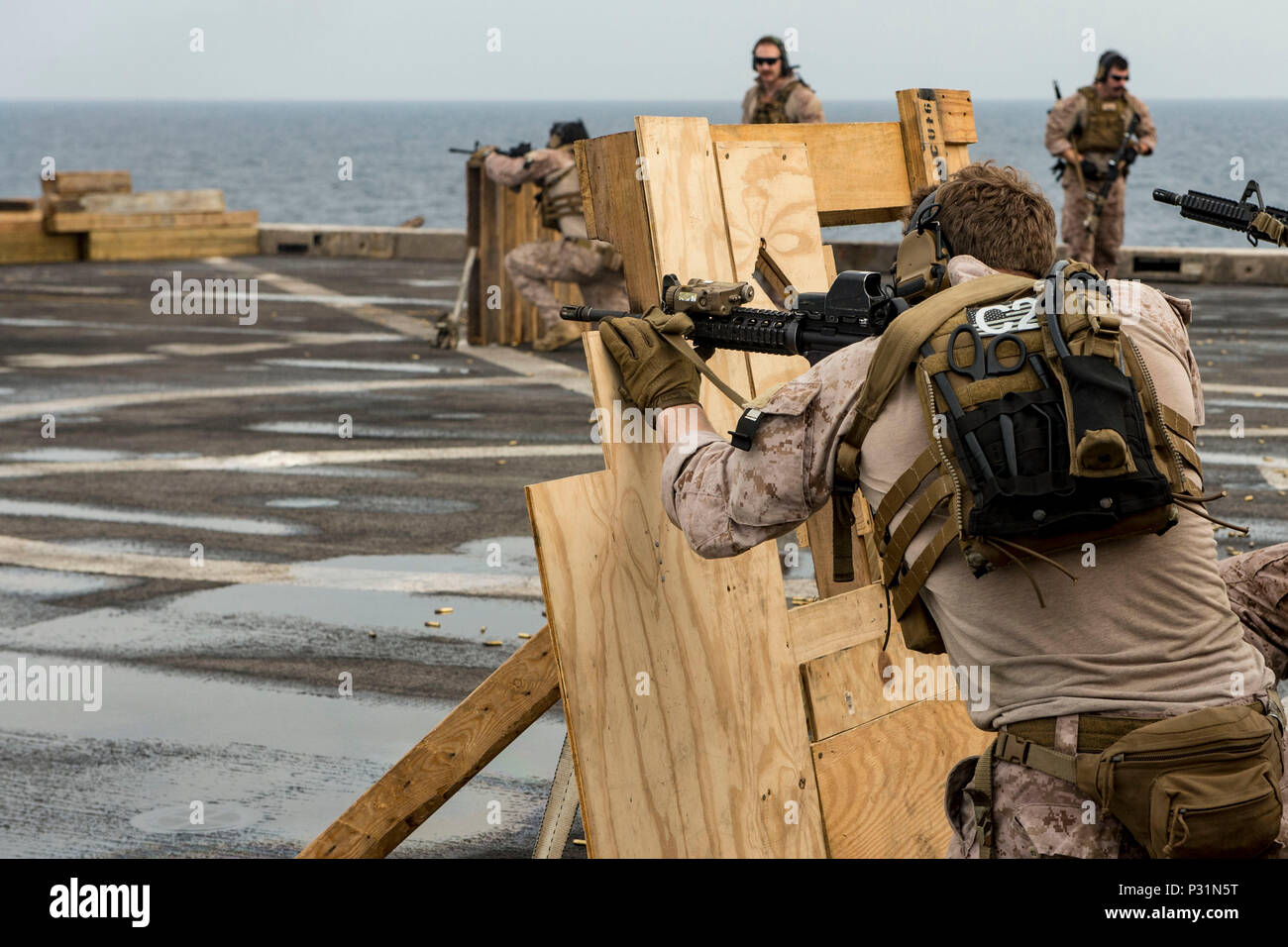 Firearms qualification hi-res stock photography and images - Alamy