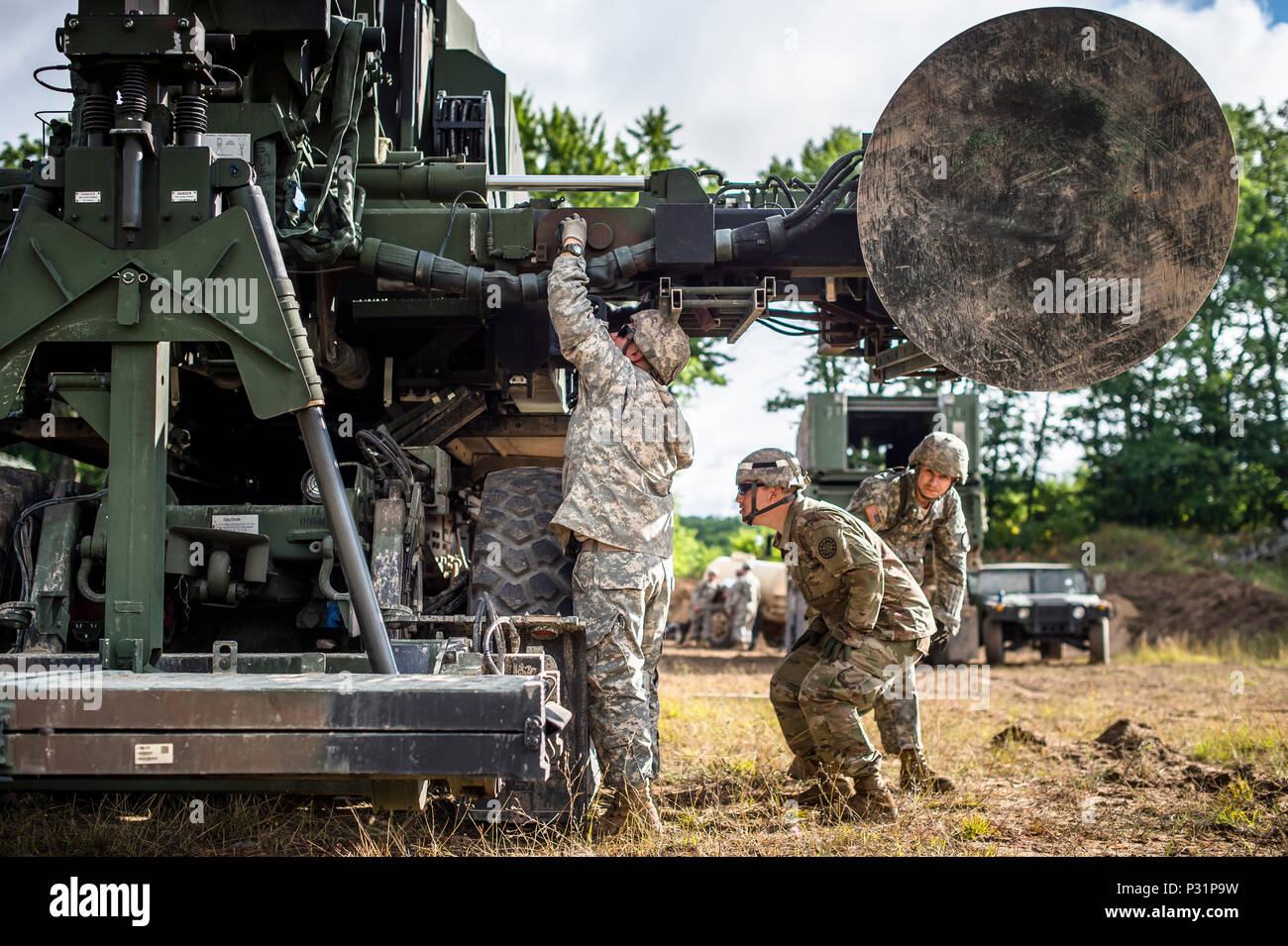 Soldiers from the 1437th Multi-Role Bridge Company, Sault Ste. Marie ...