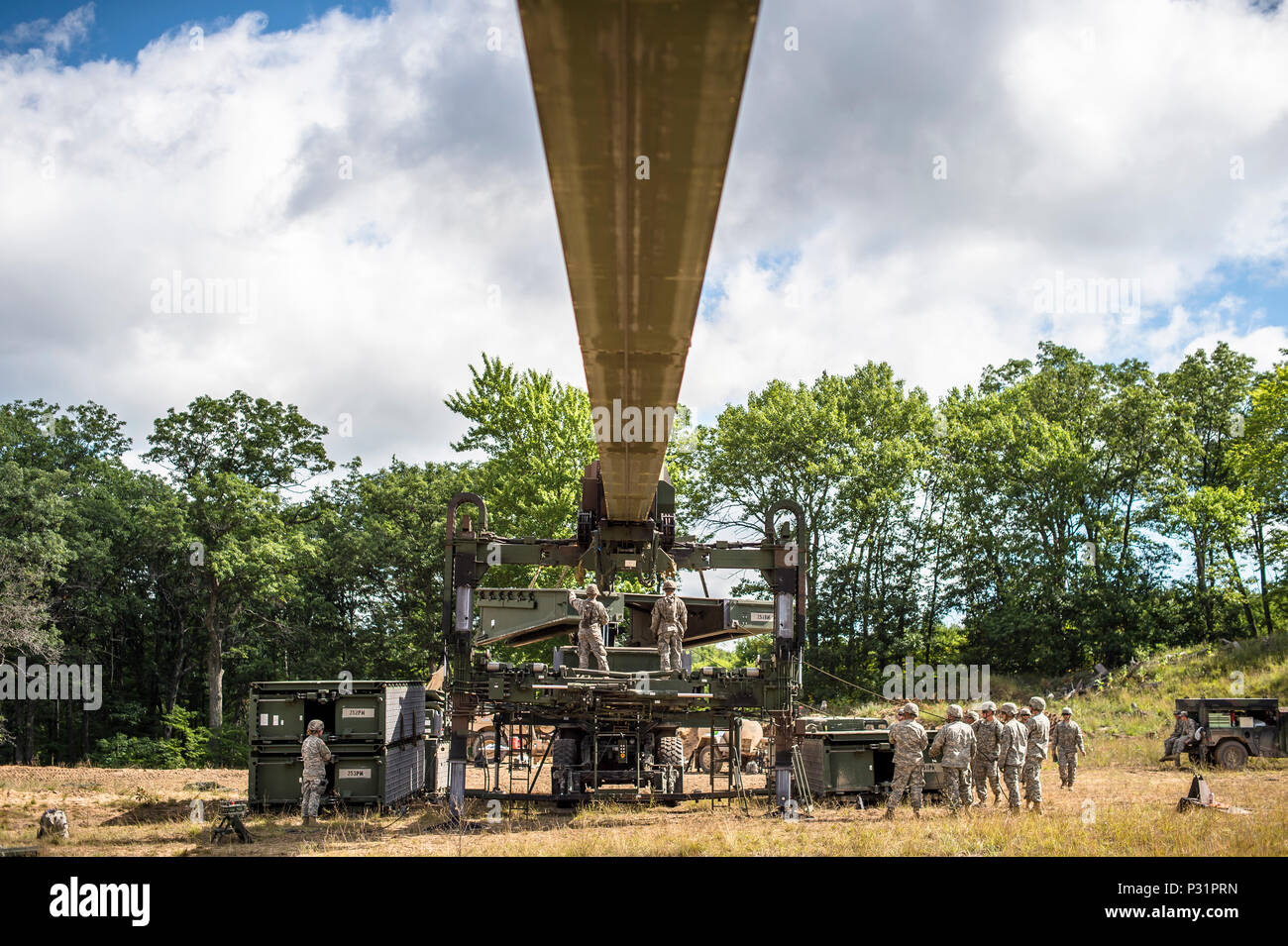 Soldiers from the 1437th Multi-Role Bridge Company, Sault Ste. Marie ...
