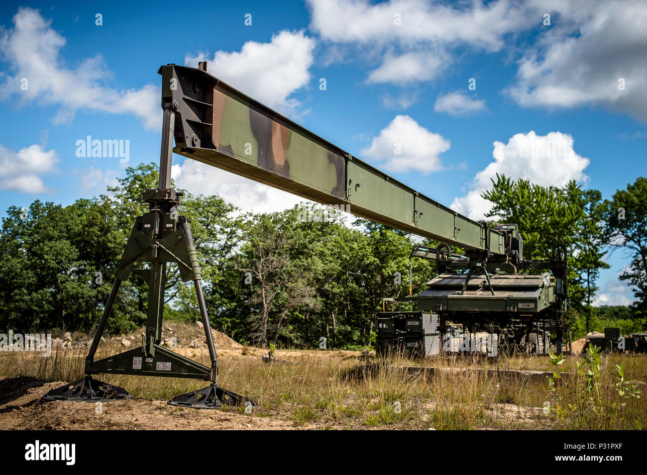 Soldiers from the 1437th Multi-Role Bridge Company, Sault Ste. Marie ...