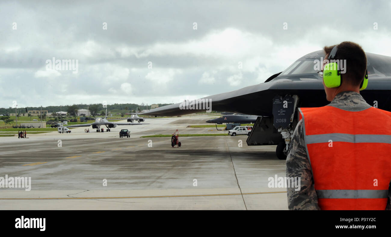 Aircraft marshal aircraft on runway hi-res stock photography and images ...